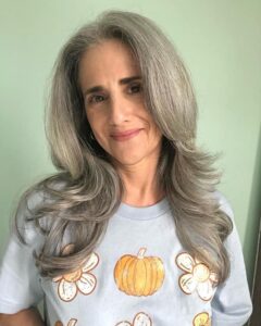 40 Charming Medium Length Gray Hairstyles You'll Love