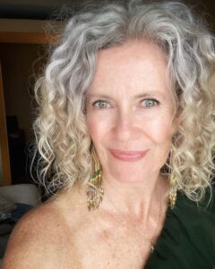 50 Youthful Gray Hairstyles for Over 50