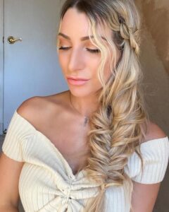 50 Pretty Beach Hairstyles for Long Hair